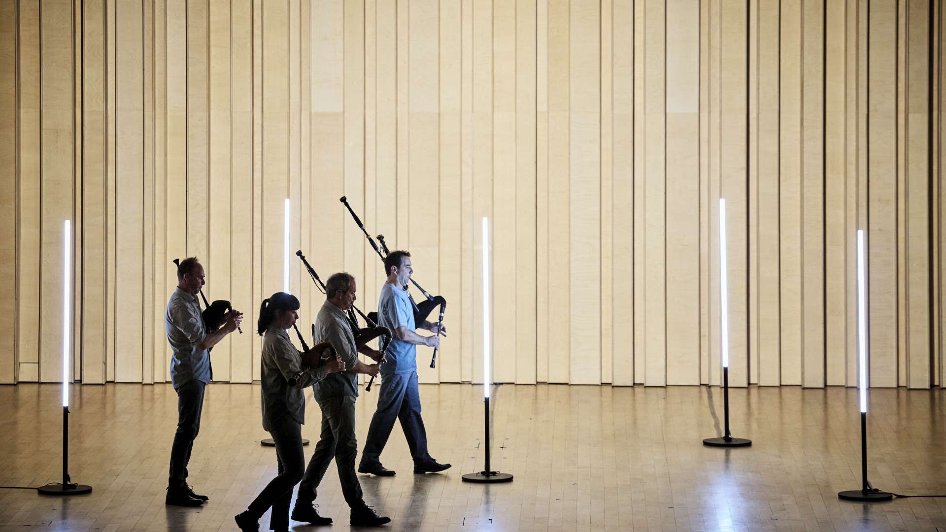 8 SONNEURS POUR PHILIP GLASS | ERWAN KERAVEC + EMMANUELLE PARRENIN ...